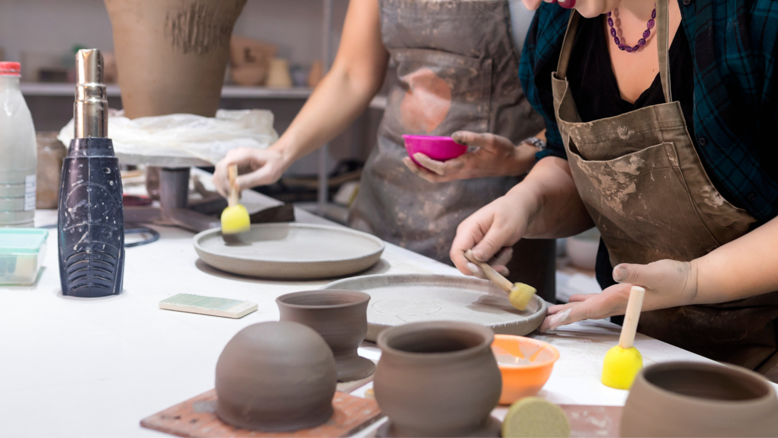 Talleres de cerámica para regalar: una experiencia inolvidable - barbotina